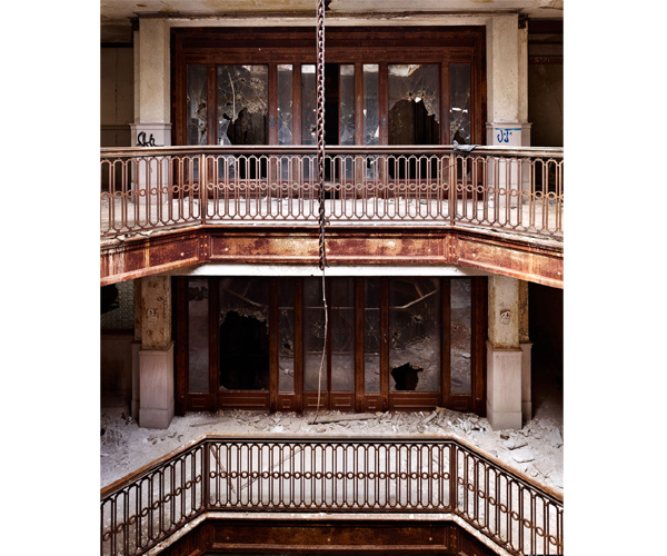 Stunning Images Of Decayed Detroit Past | Photo 5 of 14