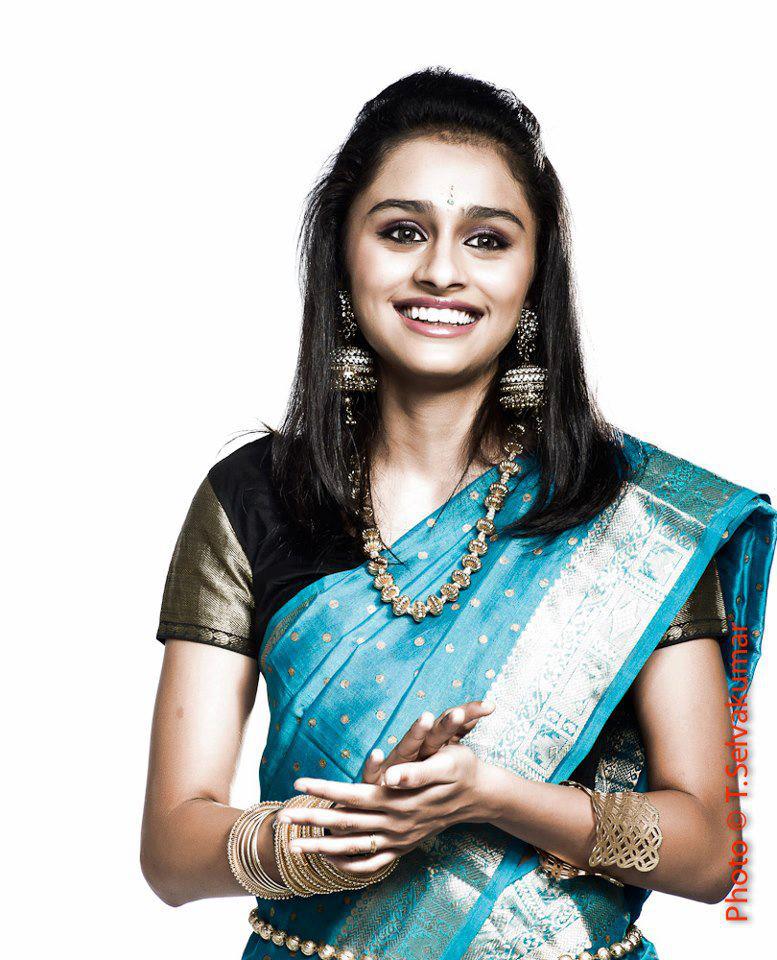 Pragathi Guruprasad in saree | Veethi